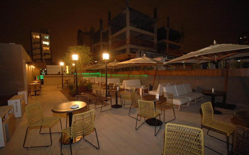 Bares e restaurantes em rooftop para curtir o verão do alto em SP