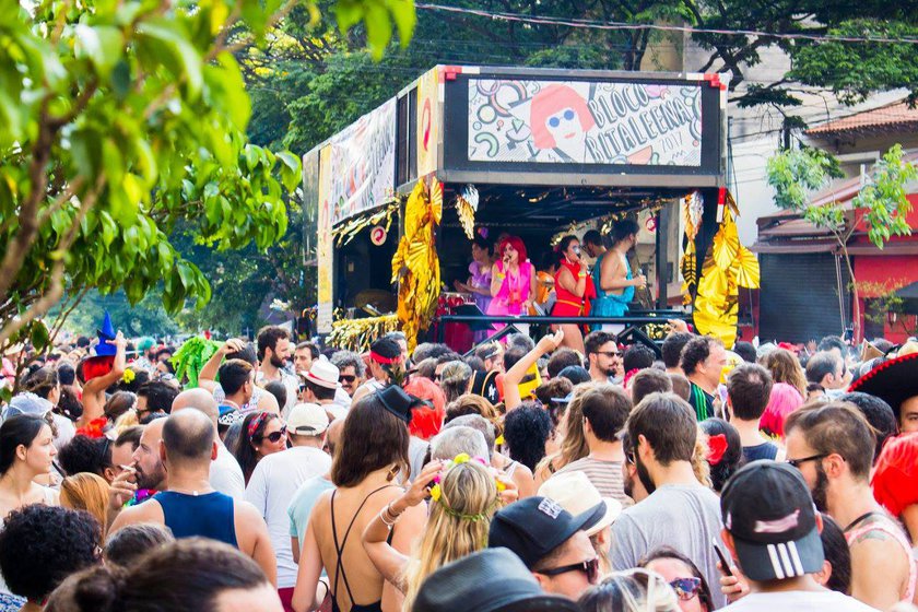 Festa gratuita reúne seis blocos de Carnaval de rua na região central ...