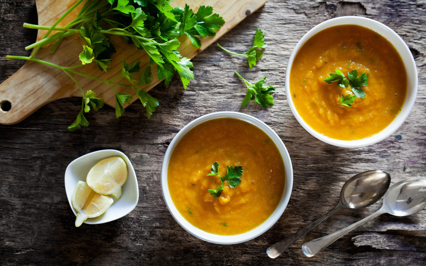 Sopa detox é tendência para 2018; veja 10 receitas