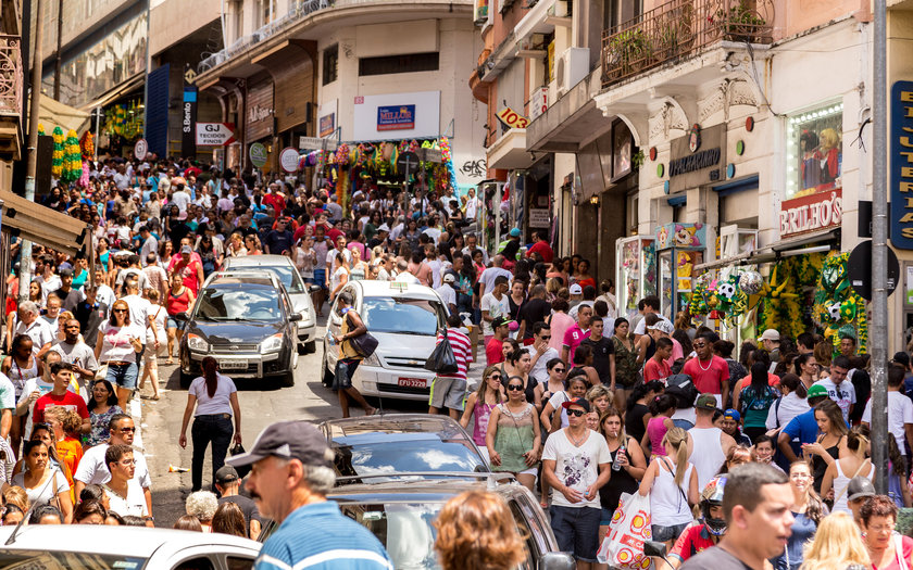 10 ruas icônicas (e cheias de entretenimento) que você precisa conhecer ...