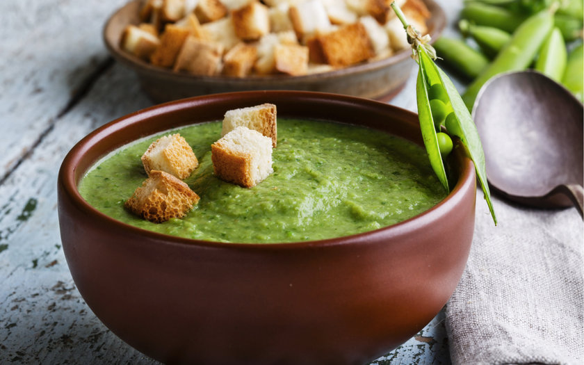 10 receitas deliciosas de sopa detox para manter a dieta mesmo no inverno