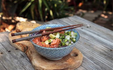 9 receitas leves e refrescantes de poke para fazer em casa