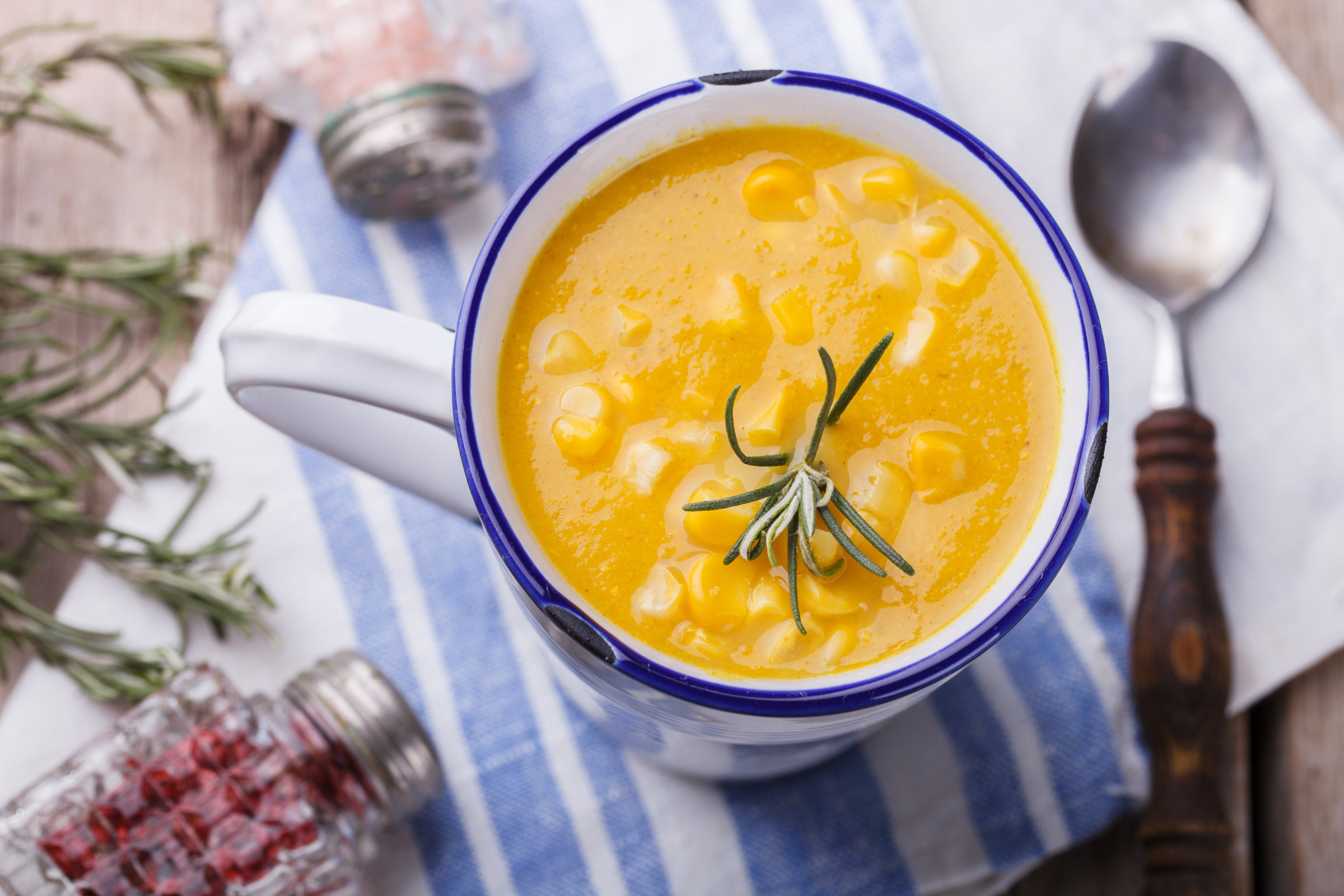 Sopa de milho é perfeita para os dias frios; veja o passo a passo!