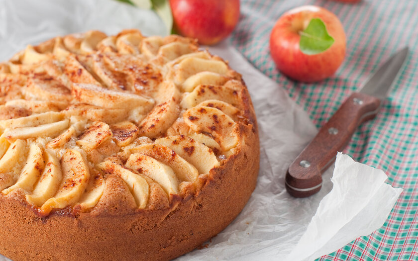 Bolo de ricota com maçã é delicioso o simples de fazer; veja a receita!