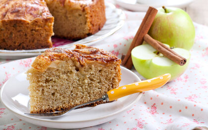 Bolo de ricota com maçã é delicioso o simples de fazer; veja a receita!