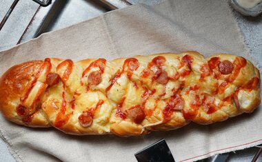 Receita de pão de calabresa é deliciosa e fácil de fazer; veja o passo ...