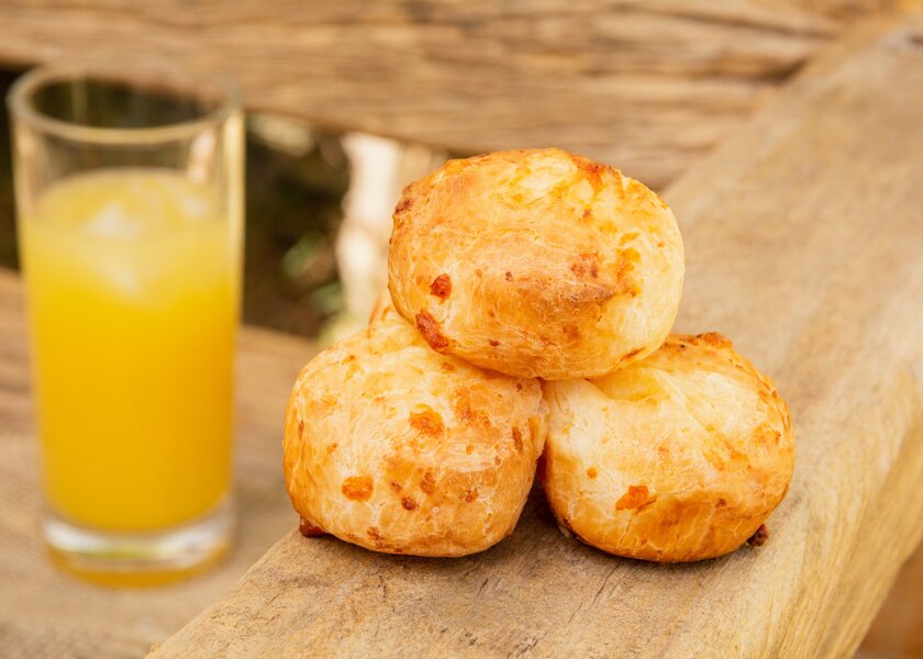 Pão de queijo de batata-doce? Aprenda o passo a passo desta inusitada ...