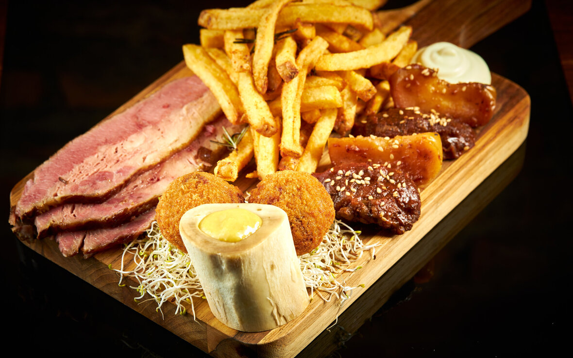 Between Buns lança novo menu para comemorar os cinco anos da casa ...