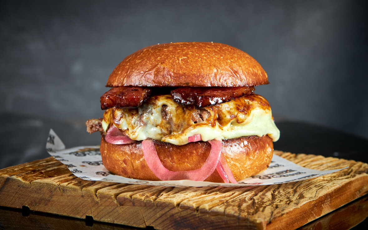 Between Buns lança novo menu para comemorar os cinco anos da casa ...