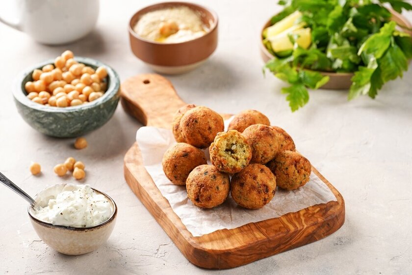 Falafel: aprenda a receita original do tradicional bolinho árabe