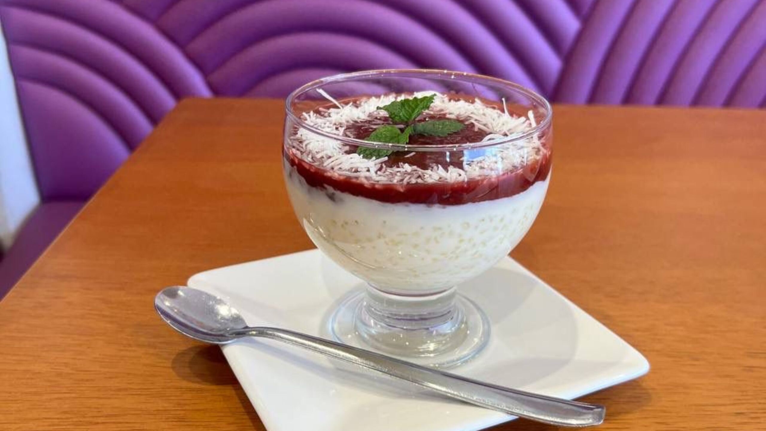 Aprenda a fazer uma inusitada e deliciosa taça de tapioca cremosa com ... Aprenda a fazer uma inusitada e deliciosa taça de tapioca cremosa com ...