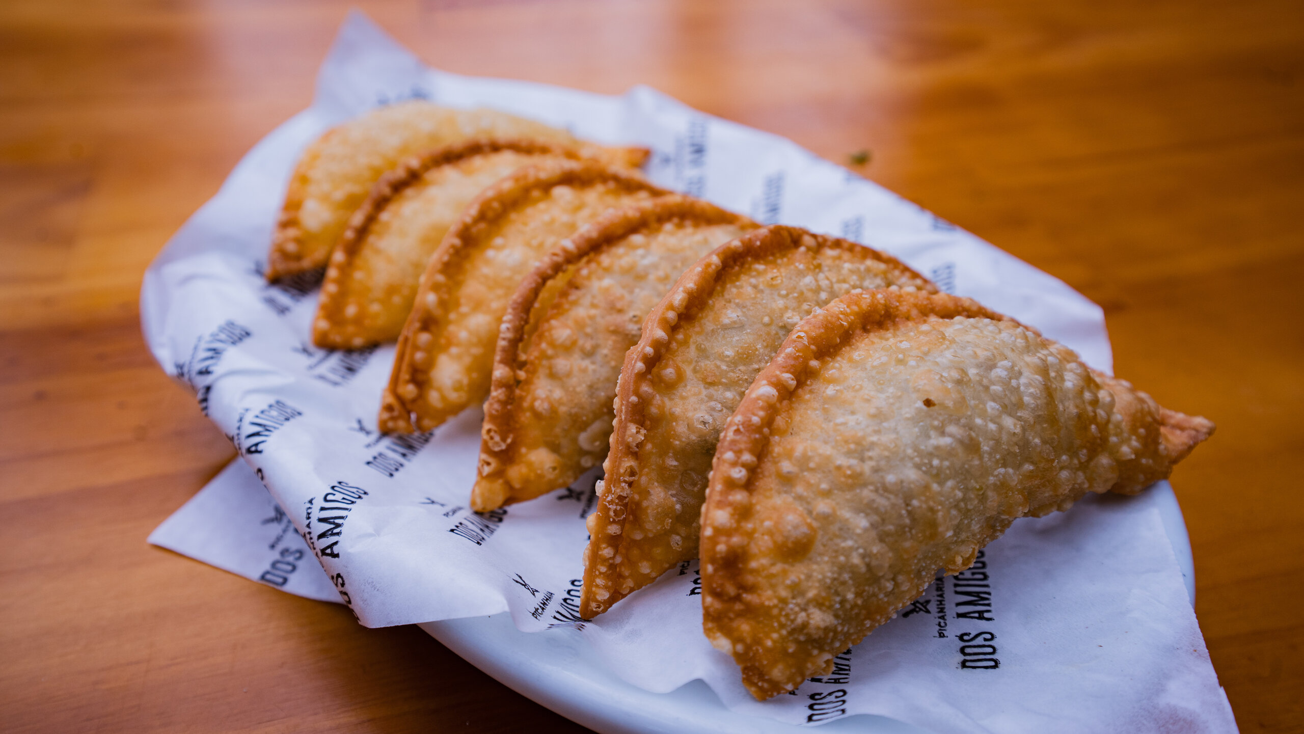 27 lugares para pedir boas porções de pastel em São Paulo