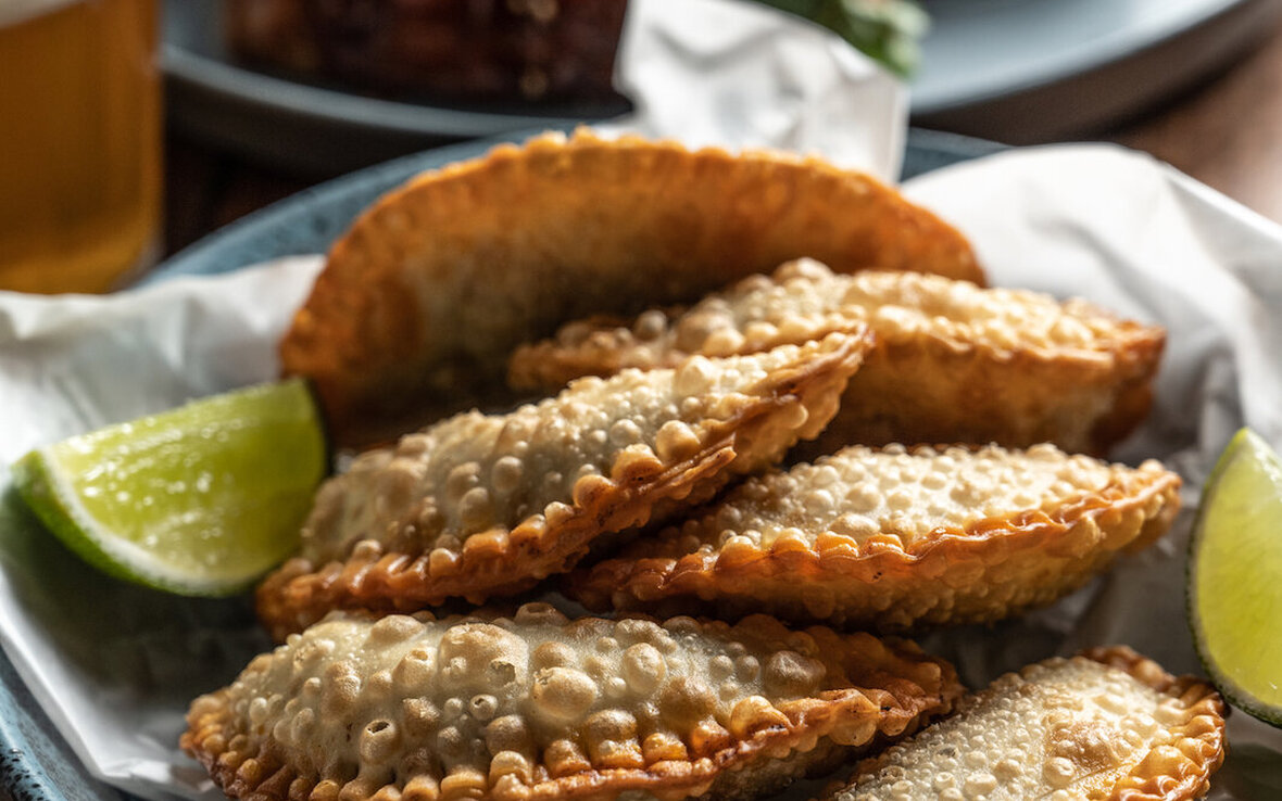 27 lugares para pedir boas porções de pastel em São Paulo