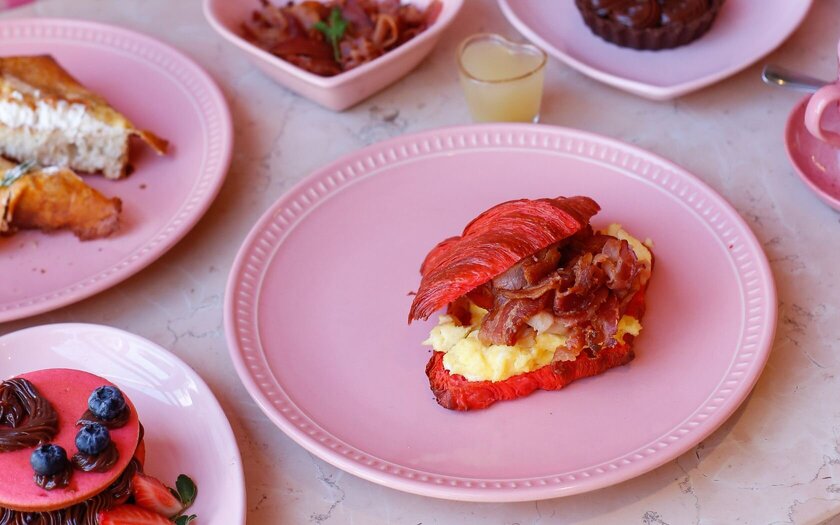 Cafeteria cor de rosa e instagramável nos Jardins vai te levar ao ...