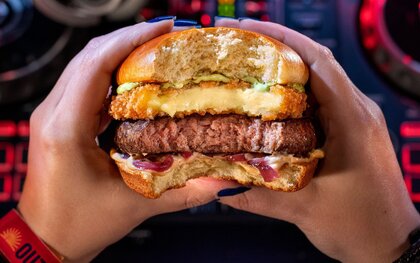 Outback aposta em novos pratos com releitura de itens clássicos do menu ...