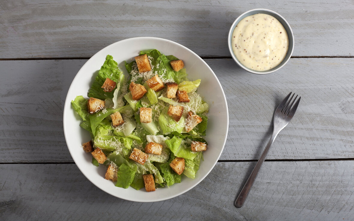 Receita de Salada Caesar é deliciosa e simples de fazer; confira!