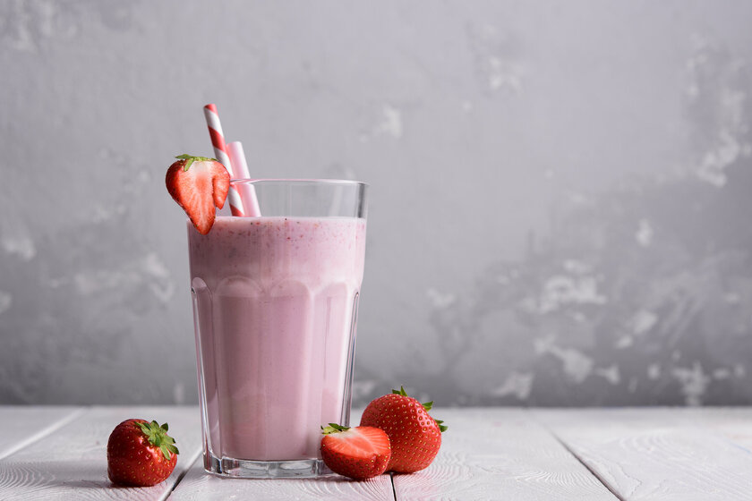 Receita: milk shake caseiro de morango com apenas três ingredientes!