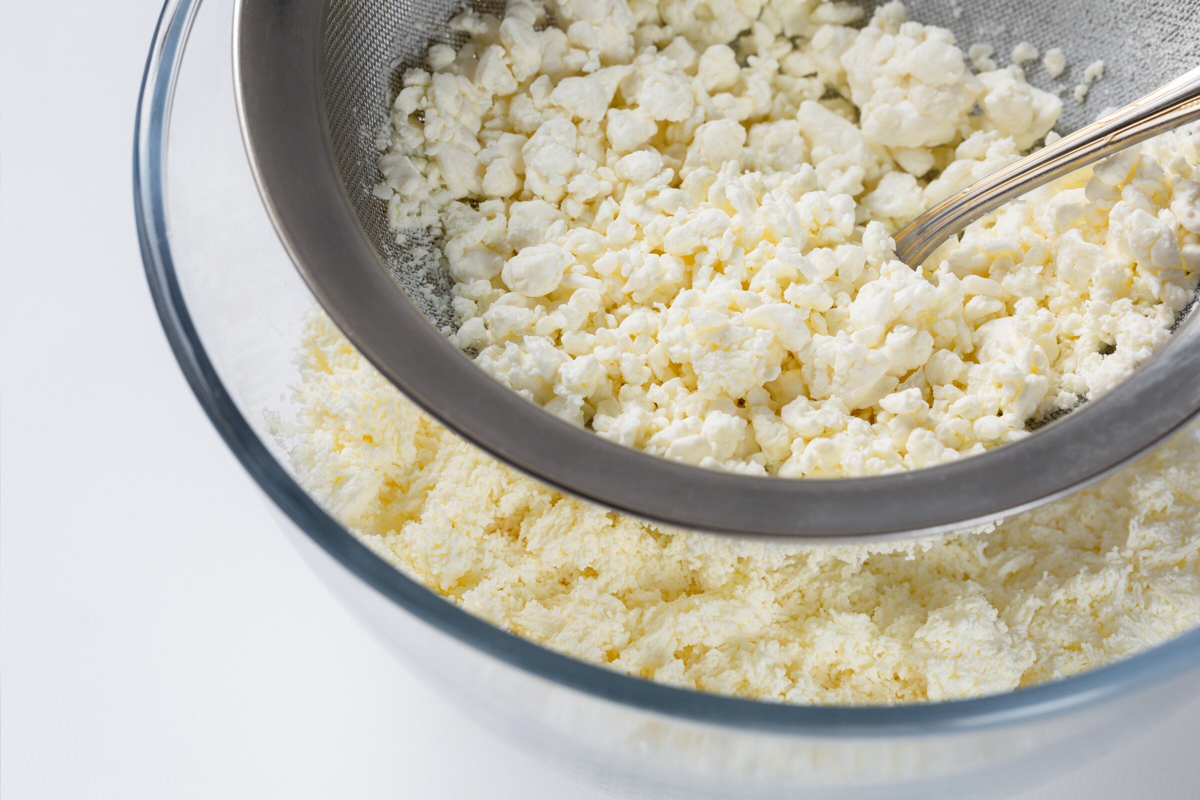 Receita de queijo cottage caseiro é simples de fazer e deliciosa; confira!