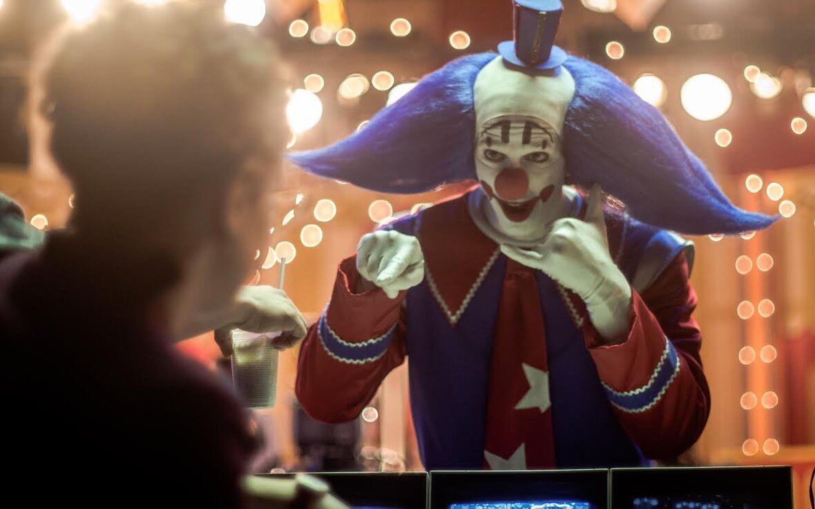 Bingo - O Rei das Manhãs - filme, sinopse e trailer - Guia da Semana