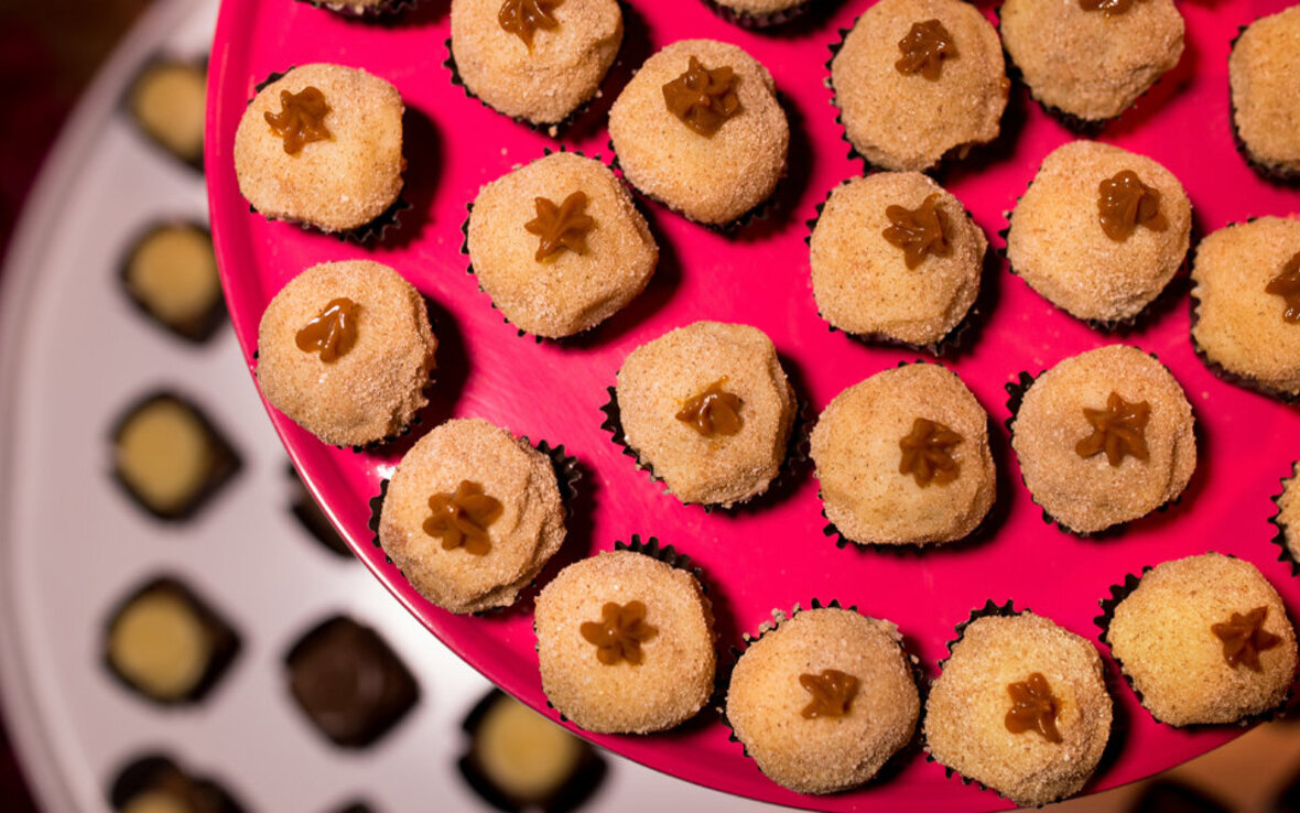 8 receitas de brigadeiros recheados para amar ainda mais o doce
