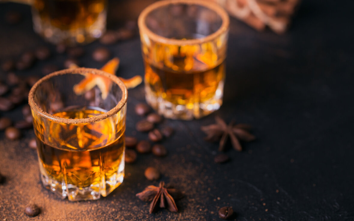 8 receitas de licores para fazer em casa