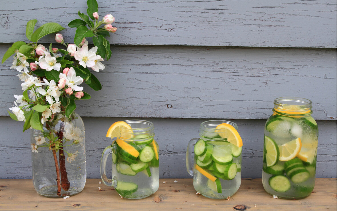 7 ideias de águas saborizadas para se refrescar (e se hidratar) neste verão