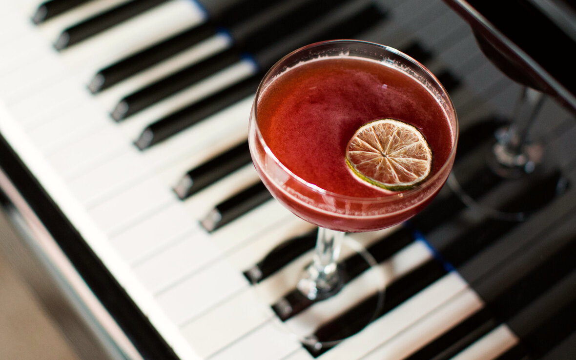 6 drinks alcoólicos feitos com açaí que vão te refrescar nos dias mais ...