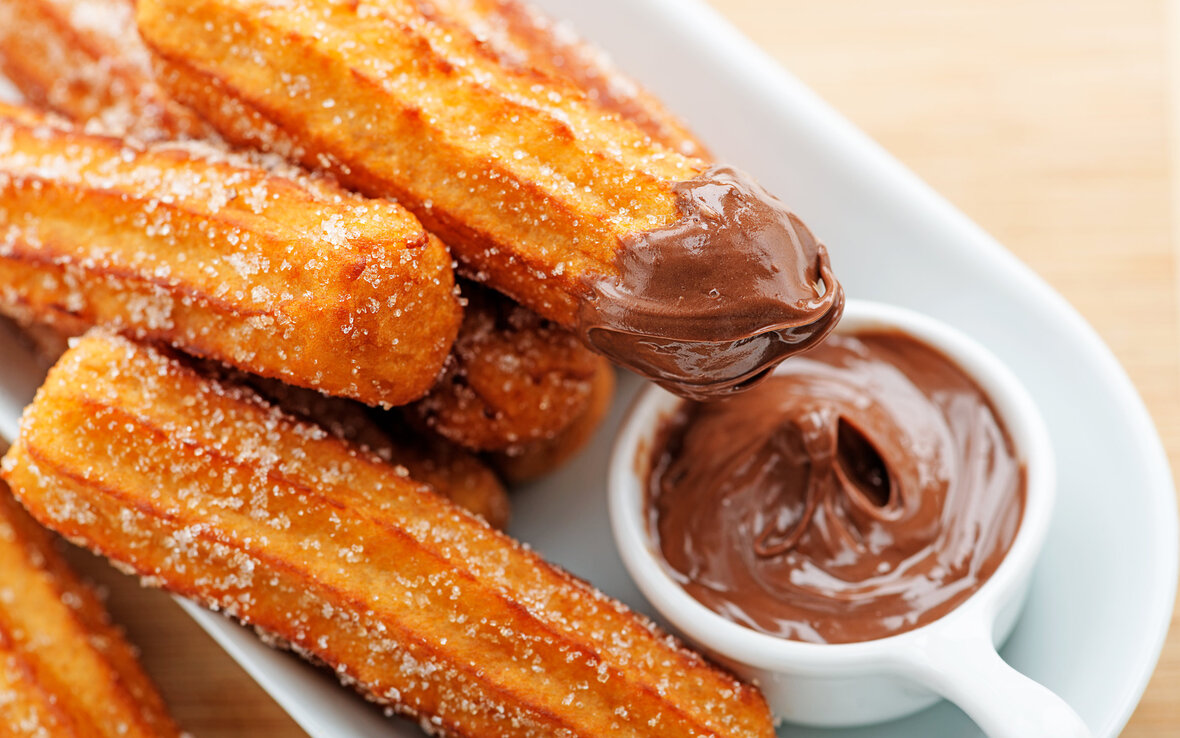Como fazer deliciosos churros em casa