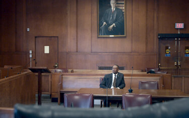 Além de 'Depp vs. Heard': 10 séries de tribunal para assistir na Netflix