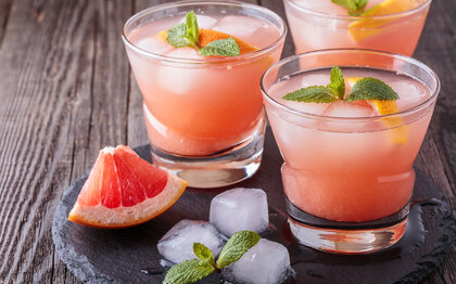 10 receitas de bebidas que são a cara do Carnaval