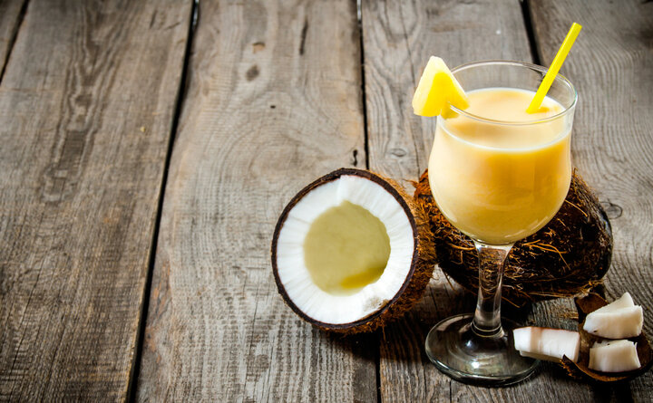 9 drinks alcoólicos feitos com água de coco para você se embebedar e se ...