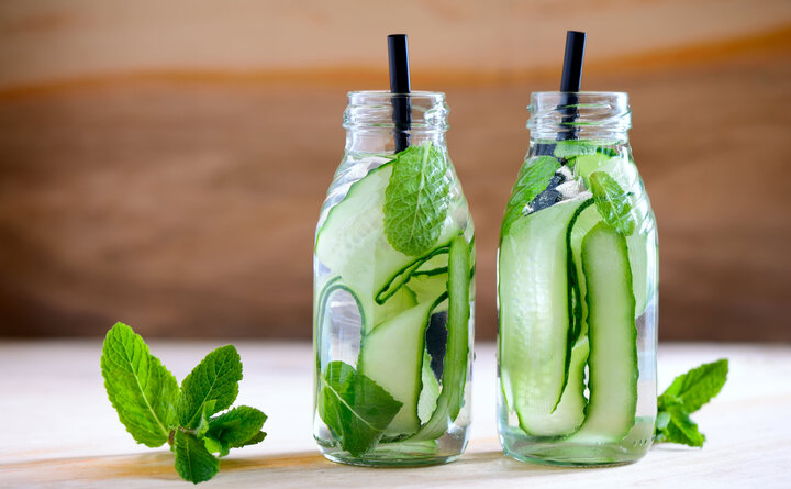 7 ideias de águas saborizadas para se refrescar (e se hidratar) neste verão