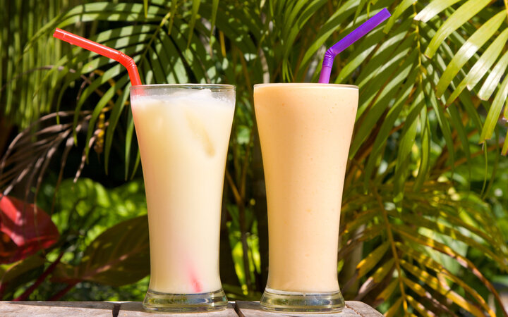 9 drinks alcoólicos feitos com água de coco para você se embebedar e se ...