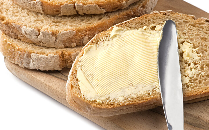 Veja o passo a passo de como fazer manteiga em casa