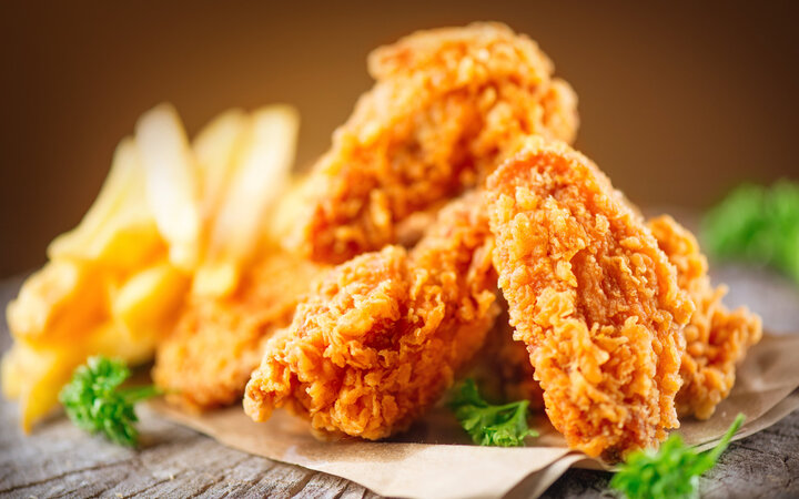 Como fazer frango frito crocante em casa