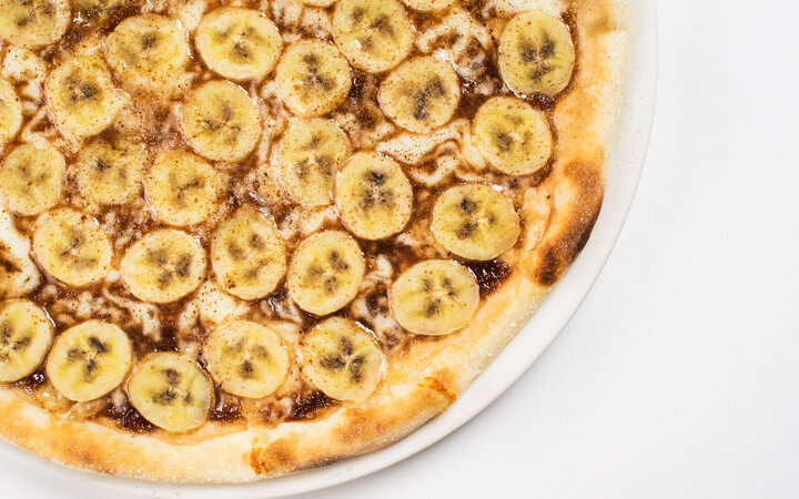 Receita: aprenda a fazer pizza de banana com doce de leite e canela