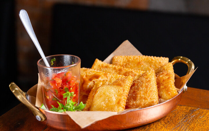 27 lugares para pedir boas porções de pastel em São Paulo