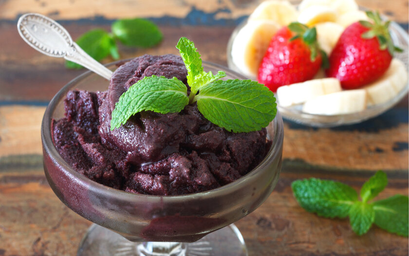 6 drinks alcoólicos feitos com açaí que vão te refrescar nos dias mais ...